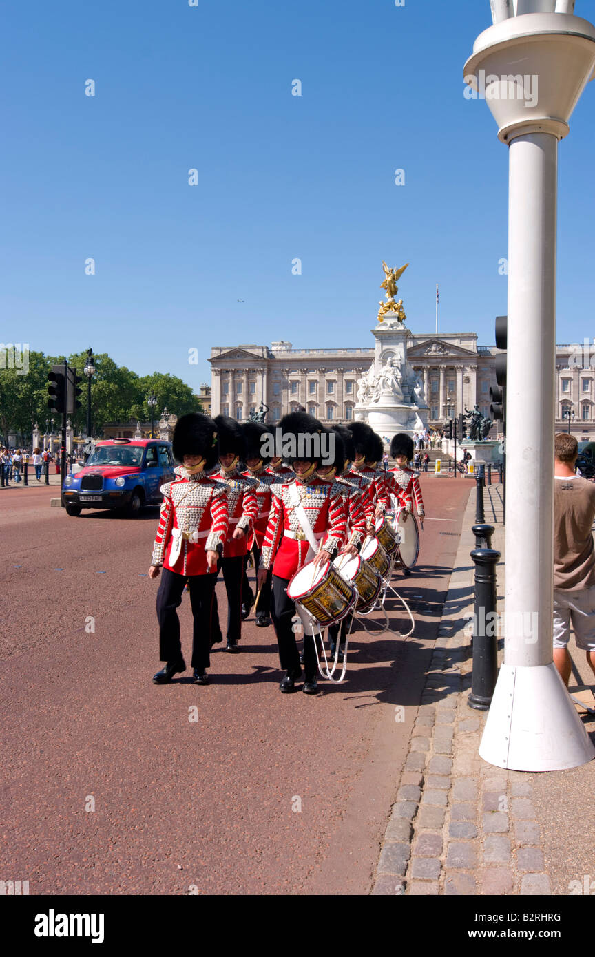 Welsh guardsman hi-res stock photography and images - Alamy
