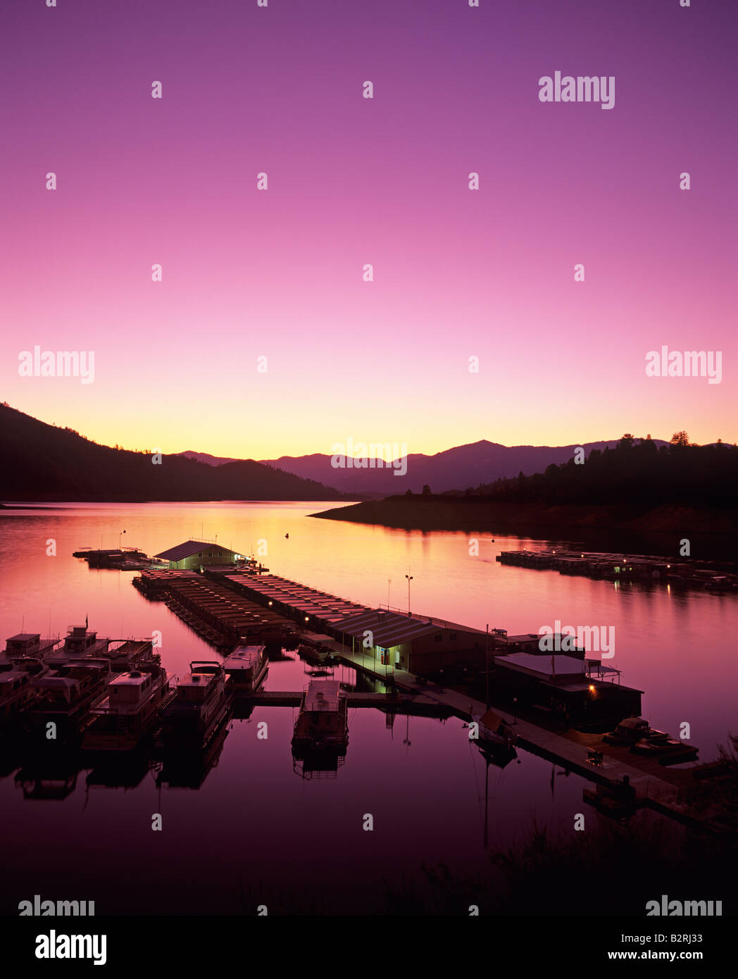 Lake shasta bridge High Resolution Stock Photography and Images - Alamy