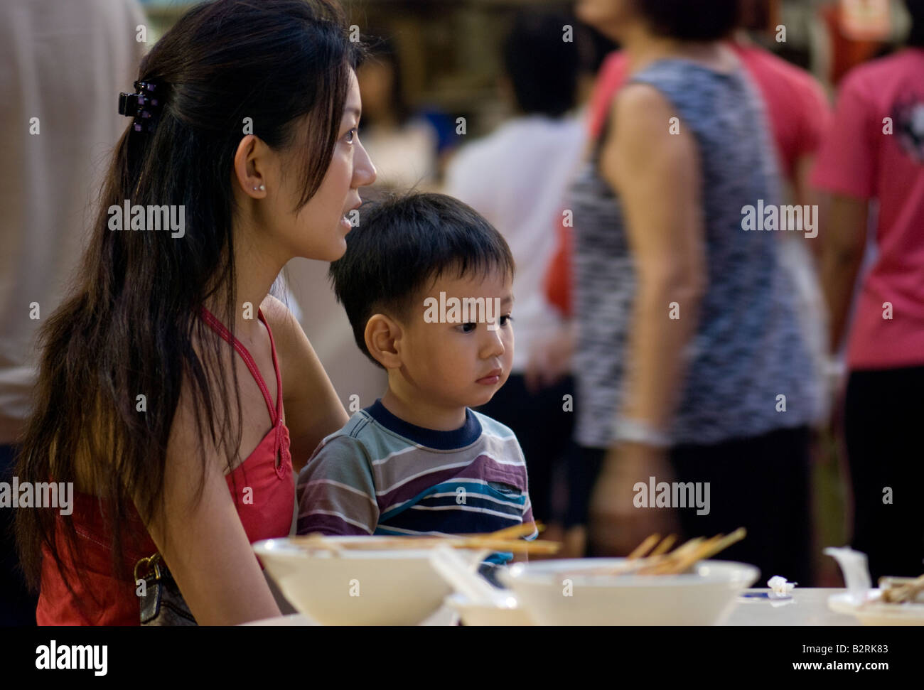 Mother and child, Lau Pau Sat, Hawker Market, Singapore Stock Photo - Alamy