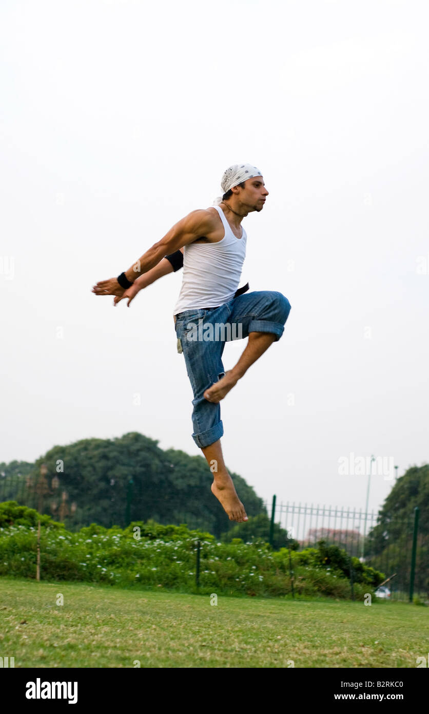 Youth acrobat hi-res stock photography and images - Alamy