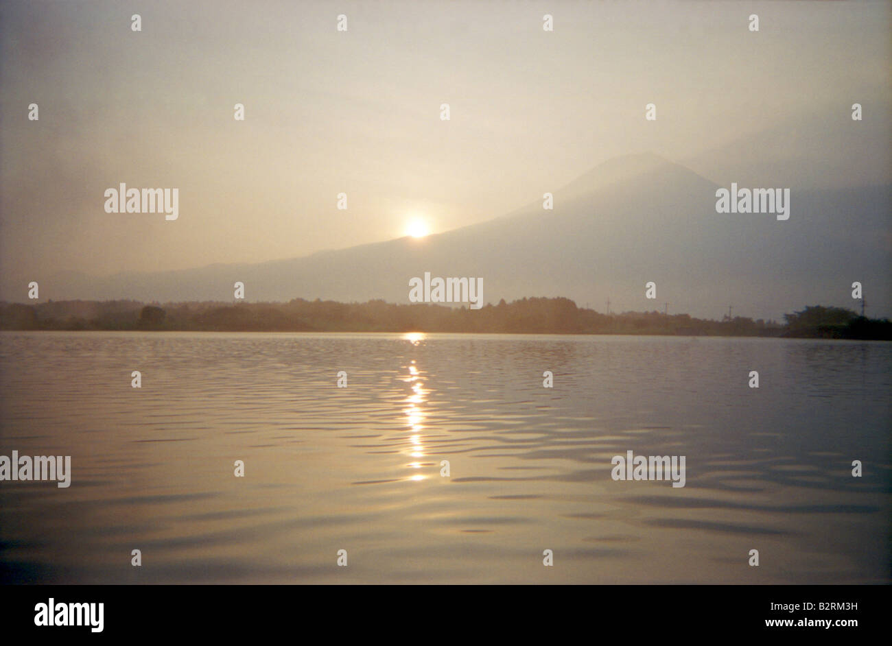 Sunrise over mt fuji lake hi-res stock photography and images - Alamy