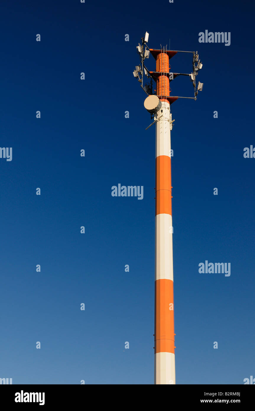 Cell phone tower hi-res stock photography and images - Alamy