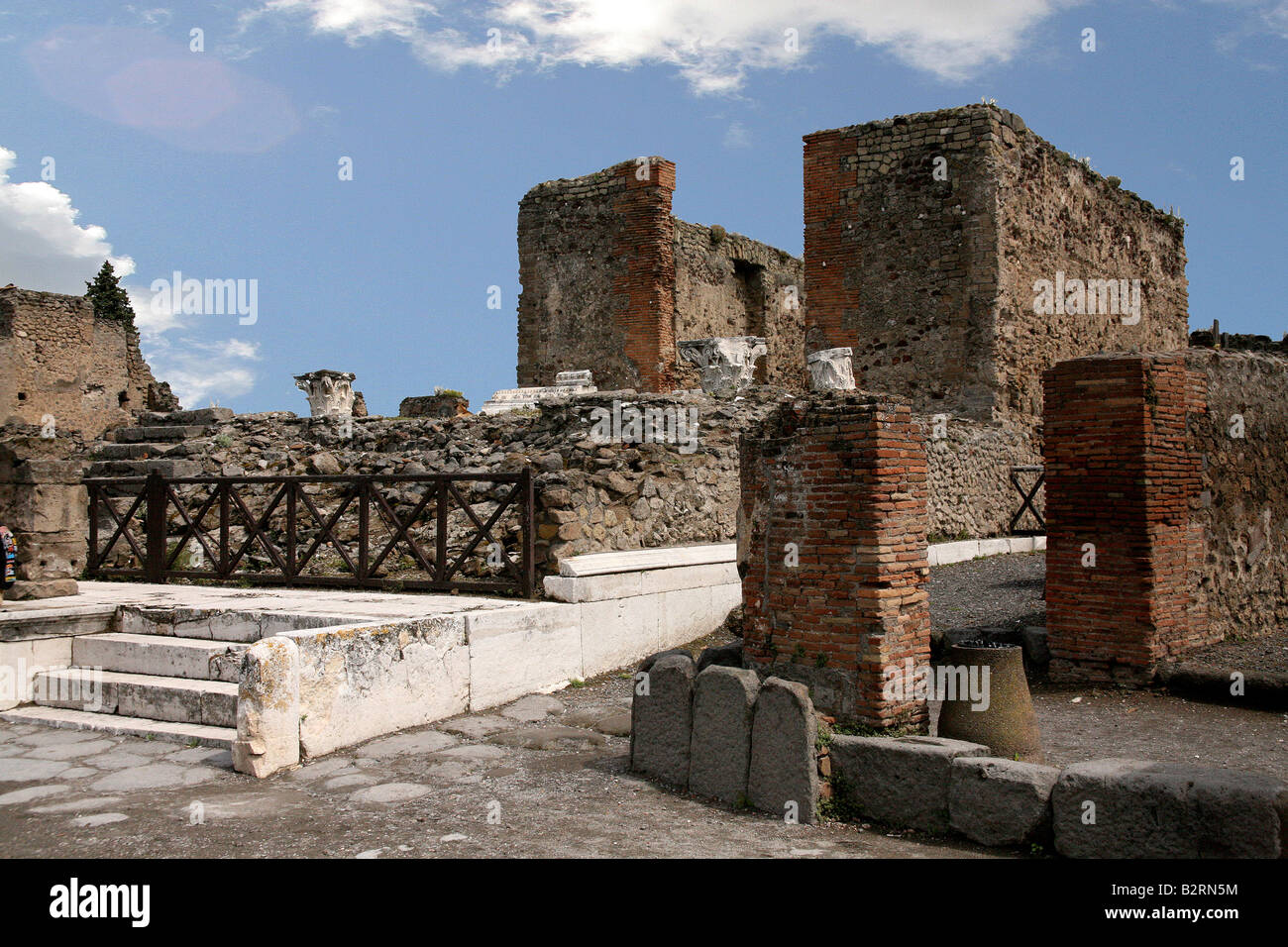 Pompeii ruins road hi-res stock photography and images - Alamy