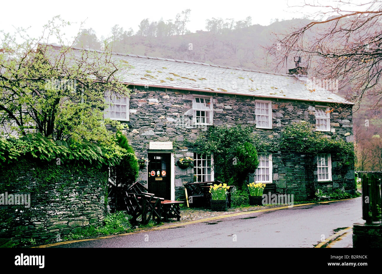 Lake district slate cottage roof hi-res stock photography and images ...