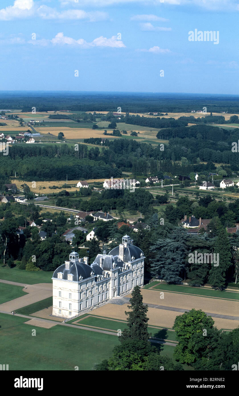 Cheverny village hi-res stock photography and images - Alamy