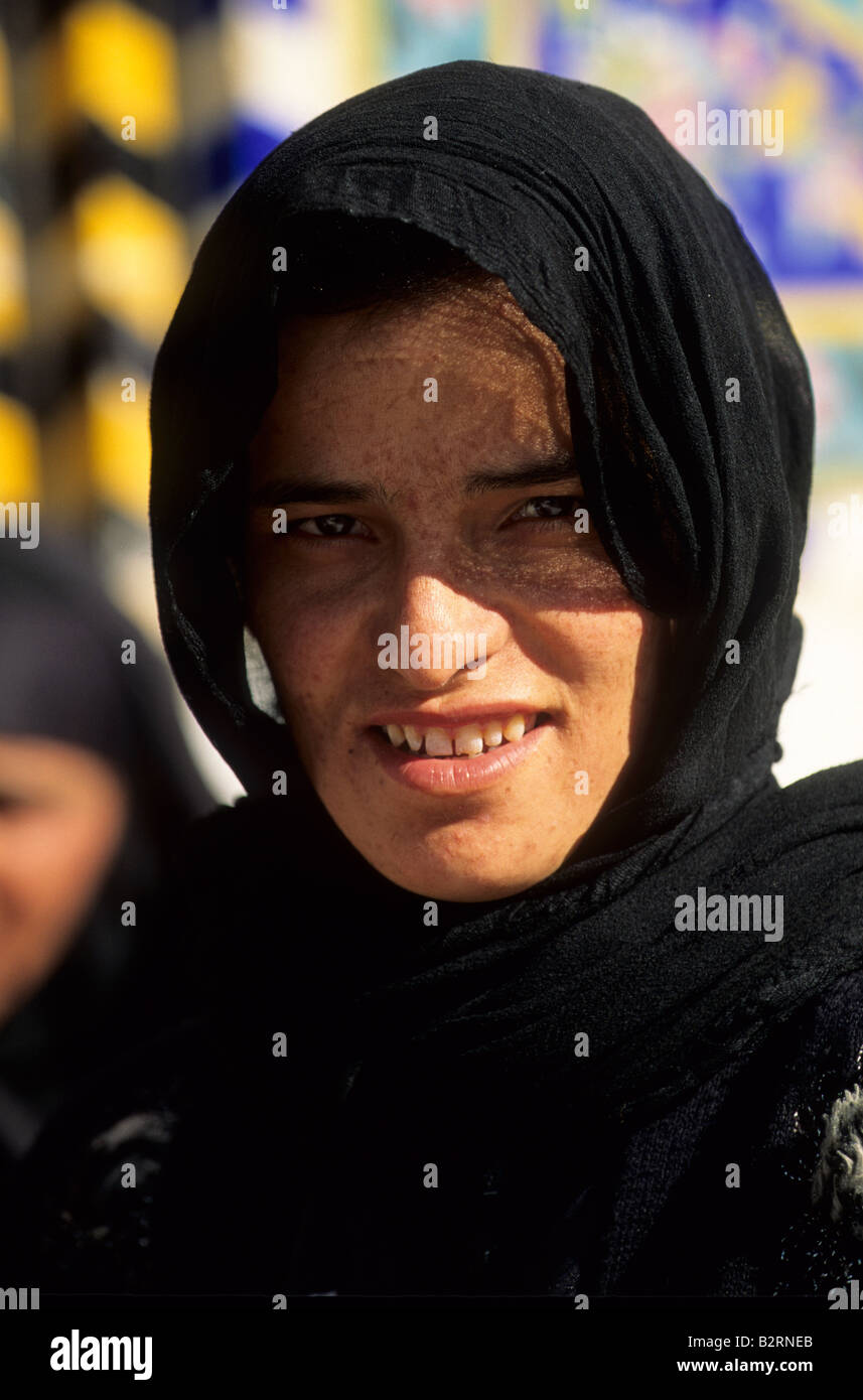An Iraqi woman visits a Shia shrine in Karbala Iraq Stock Photo - Alamy