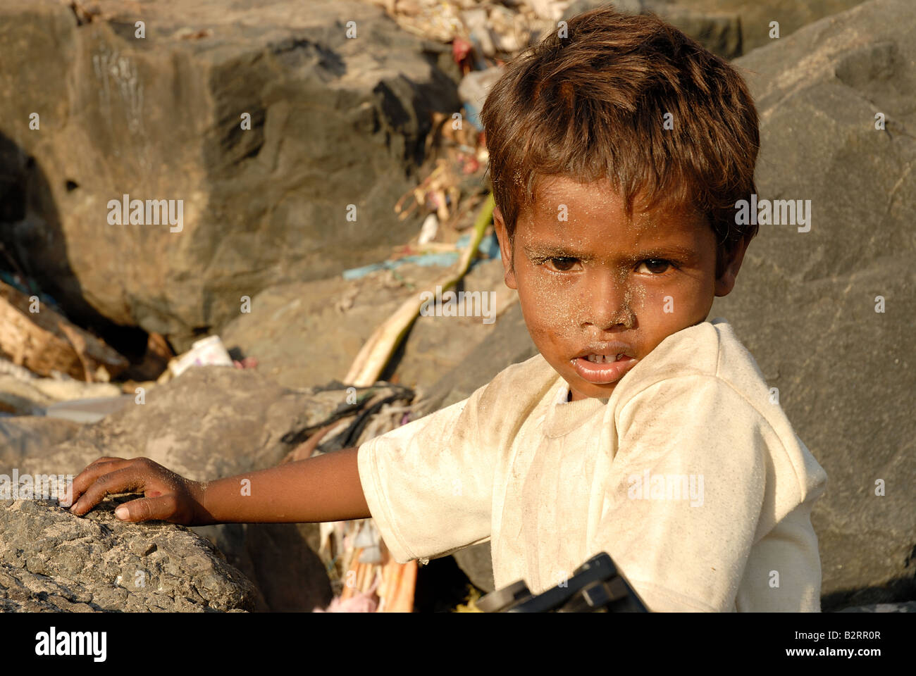 A staring poor indian boy Stock Photo - Alamy