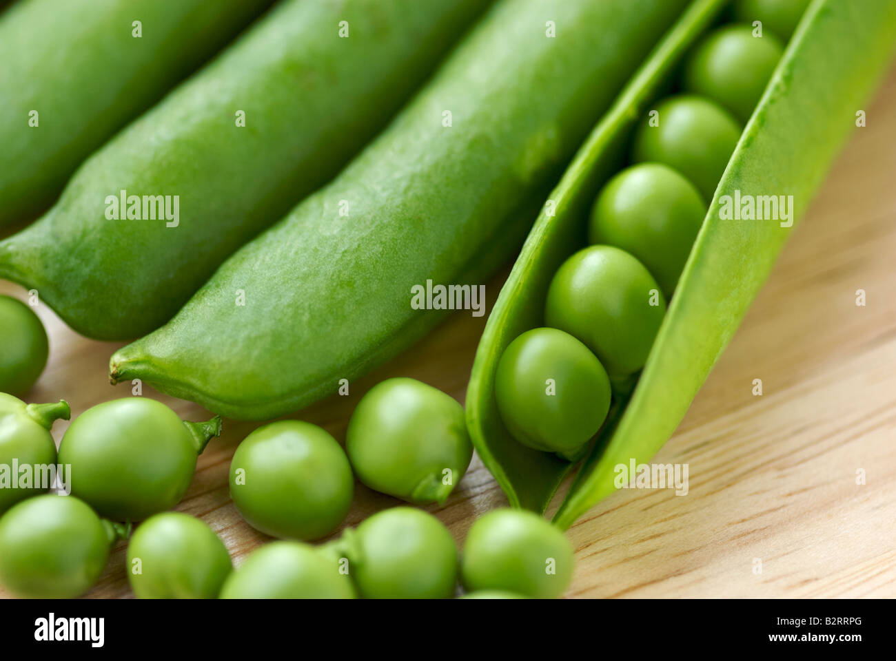 Shelled green pea hi-res stock photography and images - Alamy