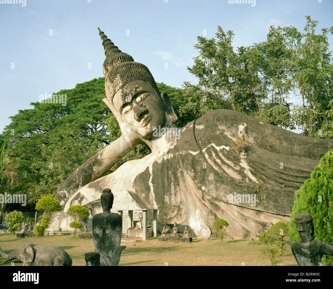 Resting buddha idol hi-res stock photography and images - Alamy