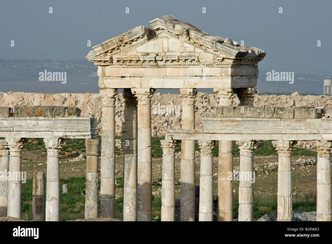 Ancient Roman Ruins of Apamea in Syria Stock Photo - Alamy
