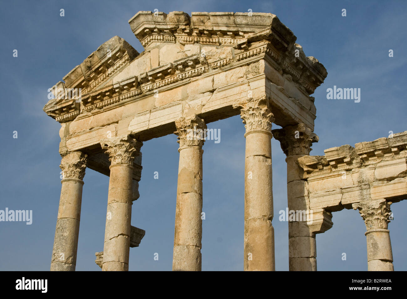 Collonade roman ruins in syria hi-res stock photography and images - Alamy