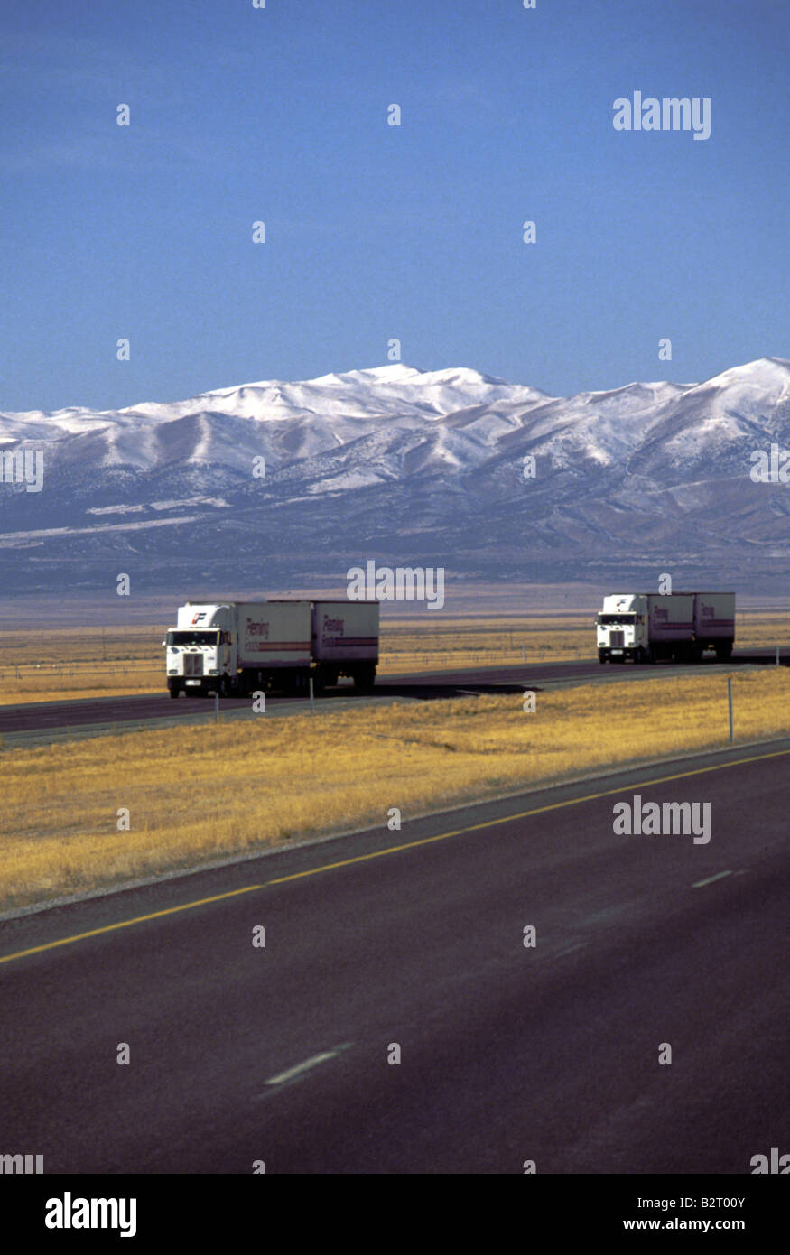 Over The Road Semi Truck Long Haul Trucker 18 Wheeler Stock Photo - Alamy