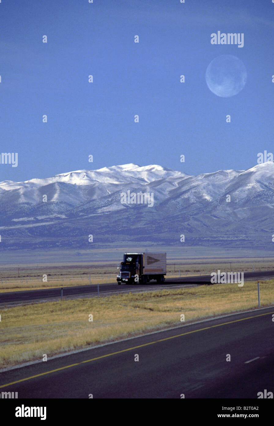 Over The Road Semi Truck Long Haul Trucker 18 Wheeler Stock Photo - Alamy