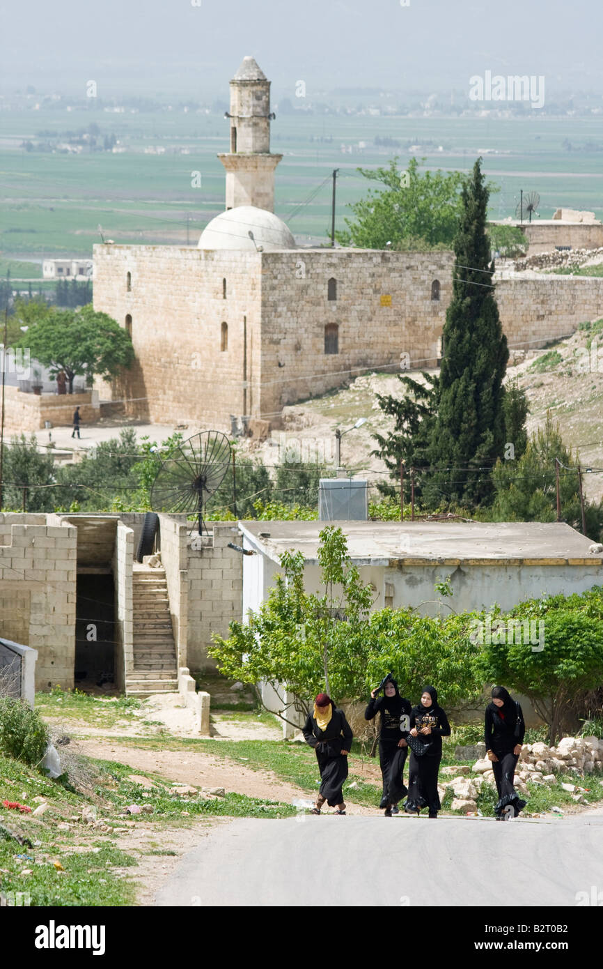 Syrian women in traditional clothing hi-res stock photography and ...