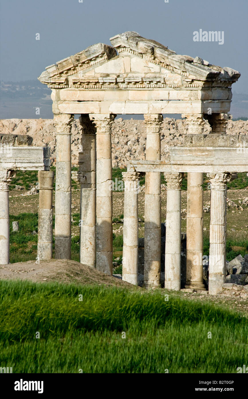 Collonade roman ruins in syria hi-res stock photography and images - Alamy