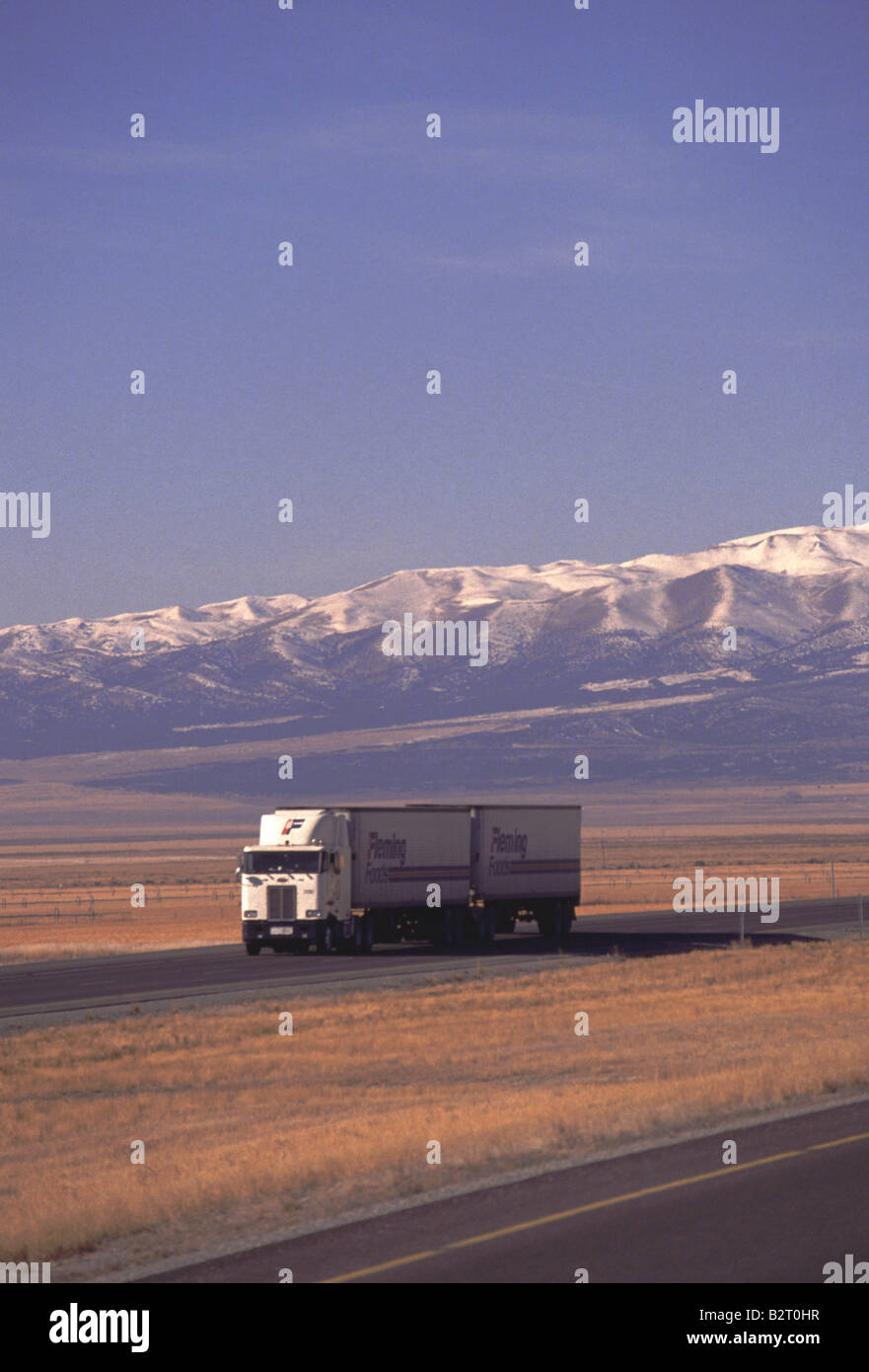 Over The Road Semi Truck Long Haul Trucker 18 Wheeler Stock Photo - Alamy