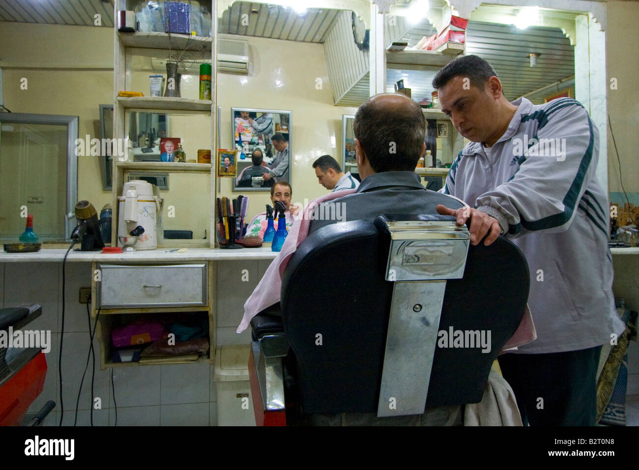 Barber middle east hi-res stock photography and images - Alamy