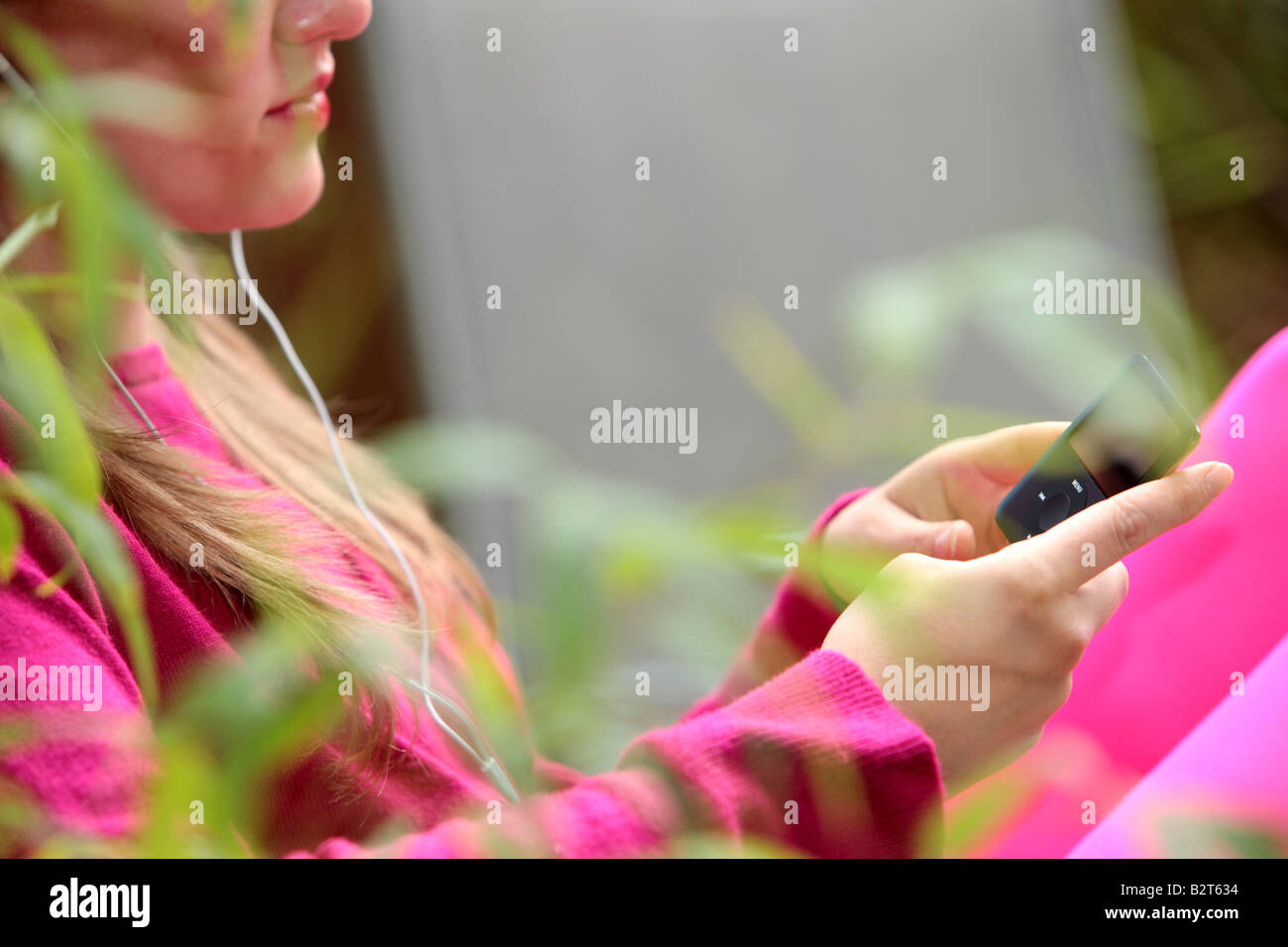 Teenage Girl Listening to Ipod Model Released Stock Photo - Alamy