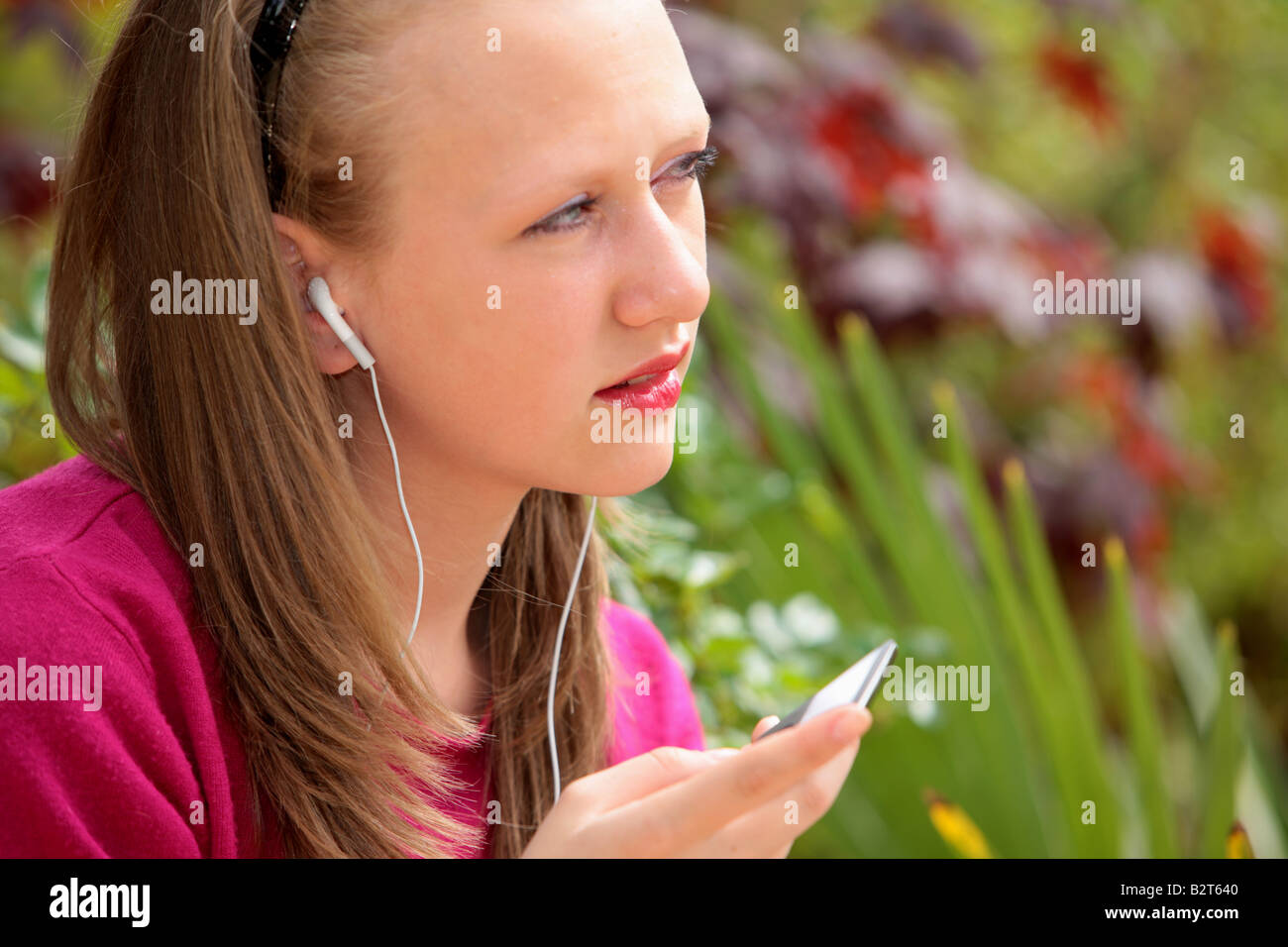 Teenage Girl Listening to Ipod Model Released Stock Photo - Alamy