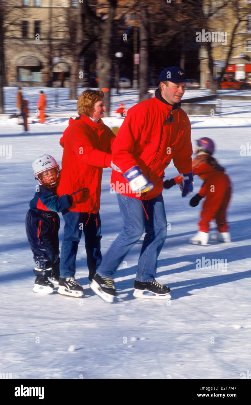 Small kids ice skating hi-res stock photography and images - Alamy