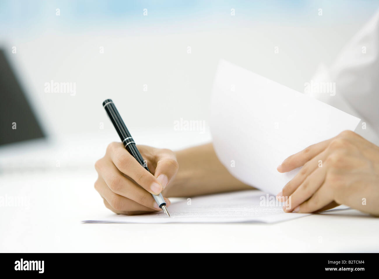 Hands Signing Document High Resolution Stock Photography and Images - Alamy