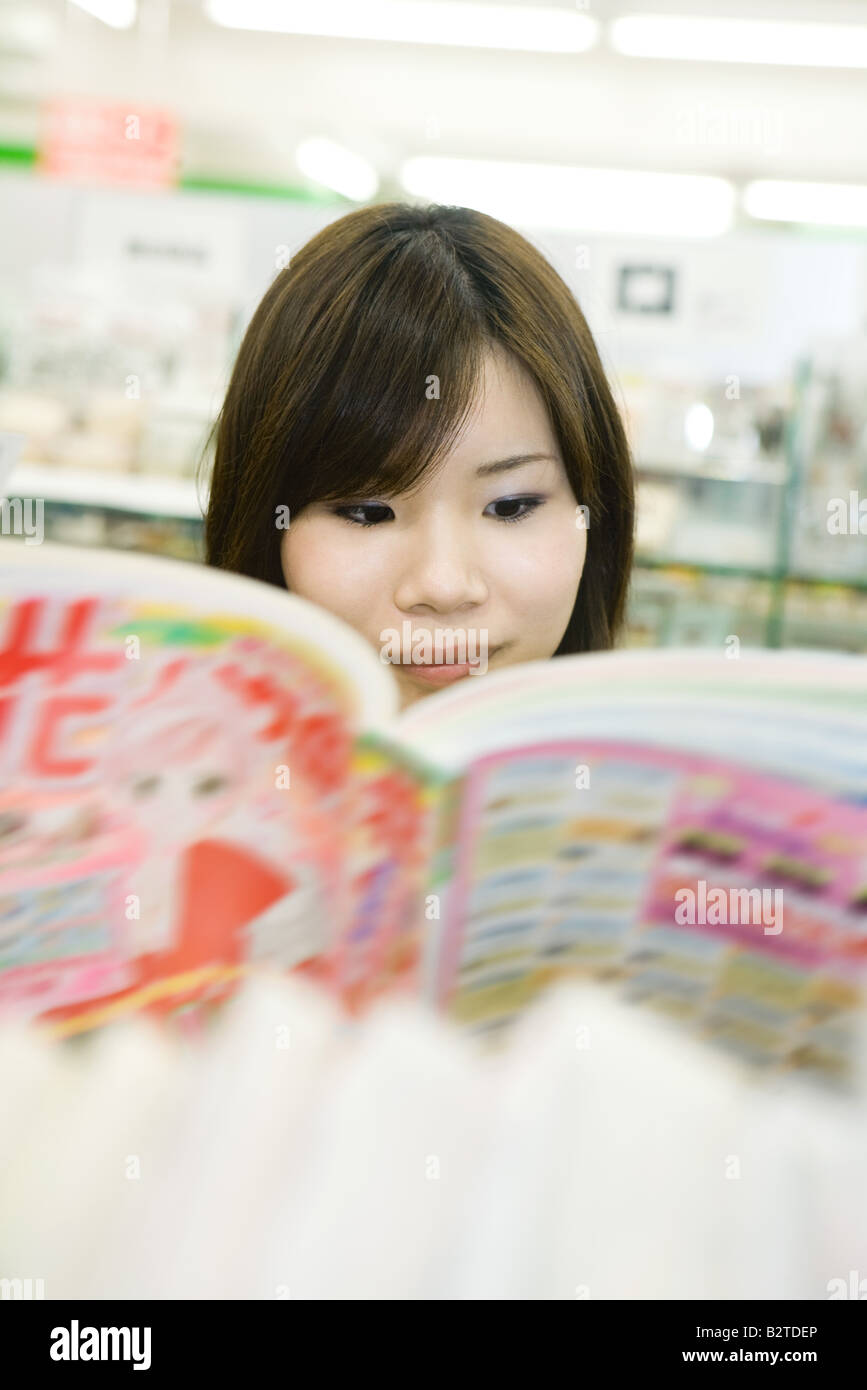 Manga comic reading hi-res stock photography and images - Alamy
