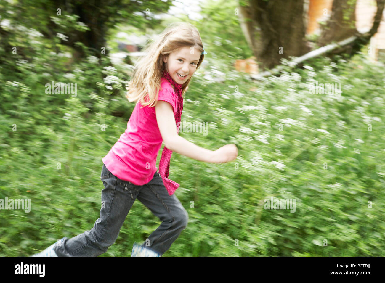 Young girl running Stock Photo - Alamy