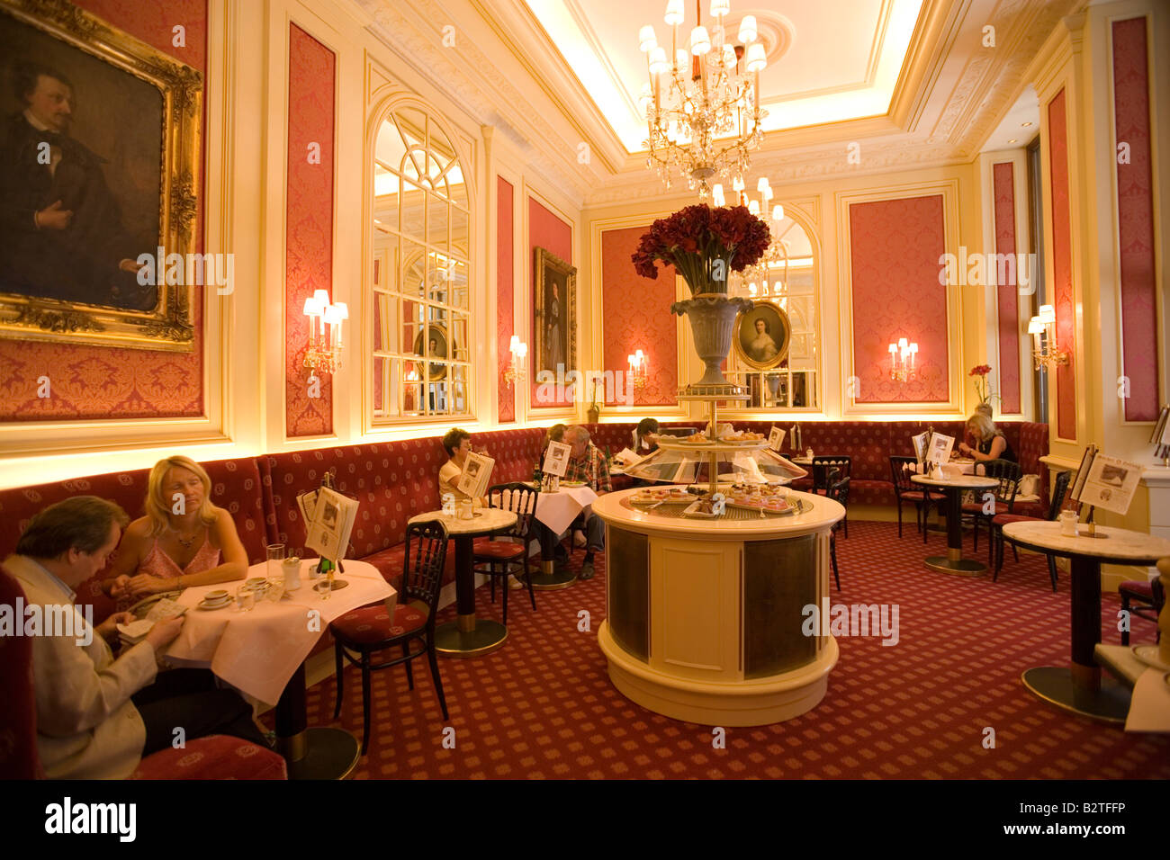 Anna sacher hi-res stock photography and images - Alamy