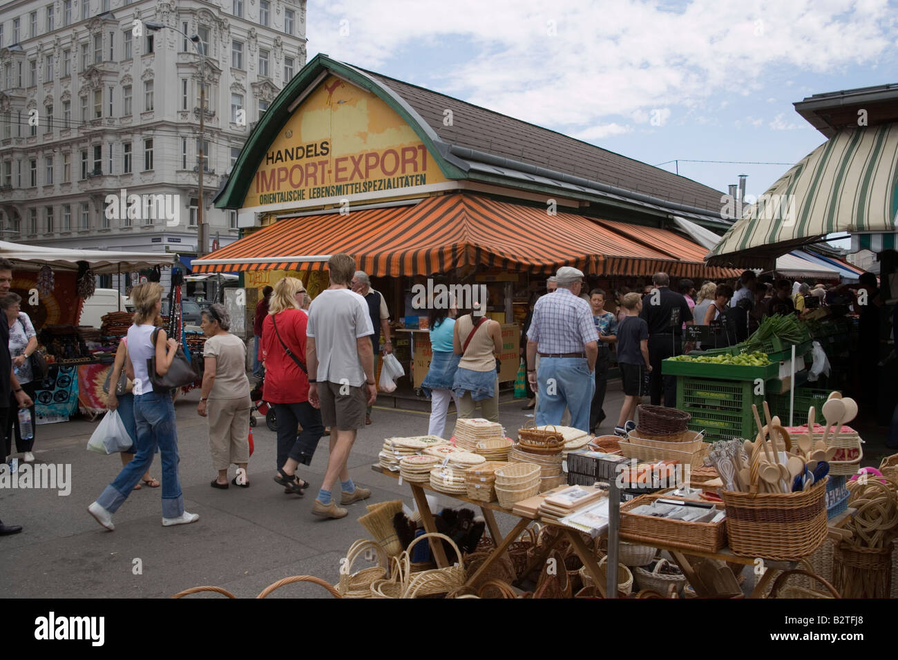 Europe austria vienna farmers market hi-res stock photography and ...