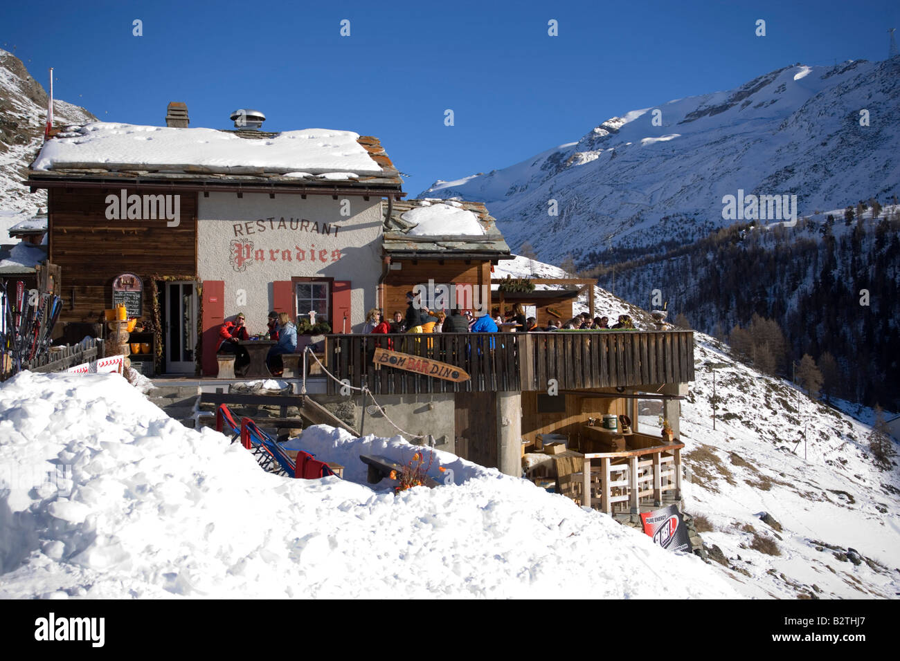 People sitting on terrace of Restaurant Paradies (2540 m), Findeln ...