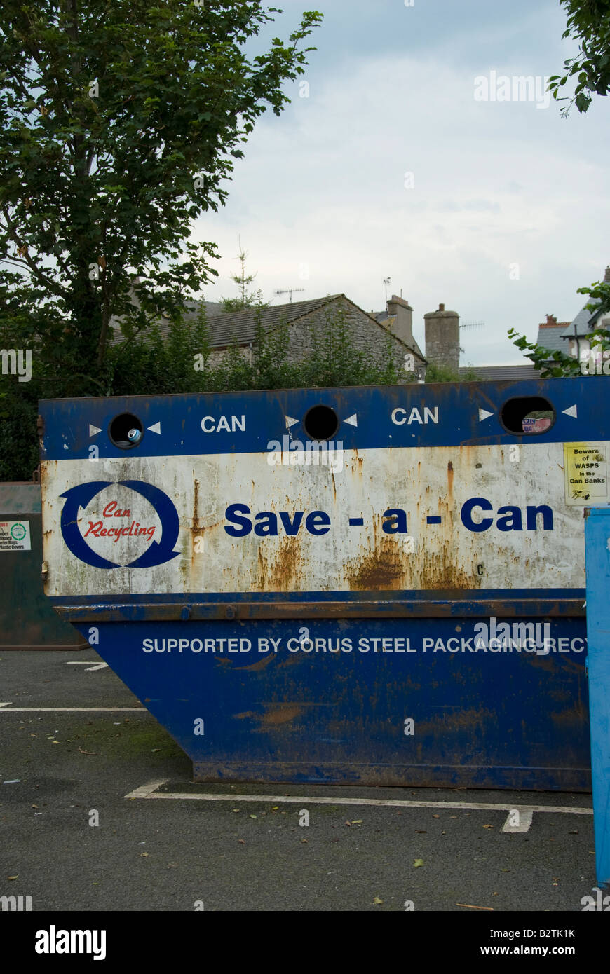 can recycling skip Stock Photo - Alamy