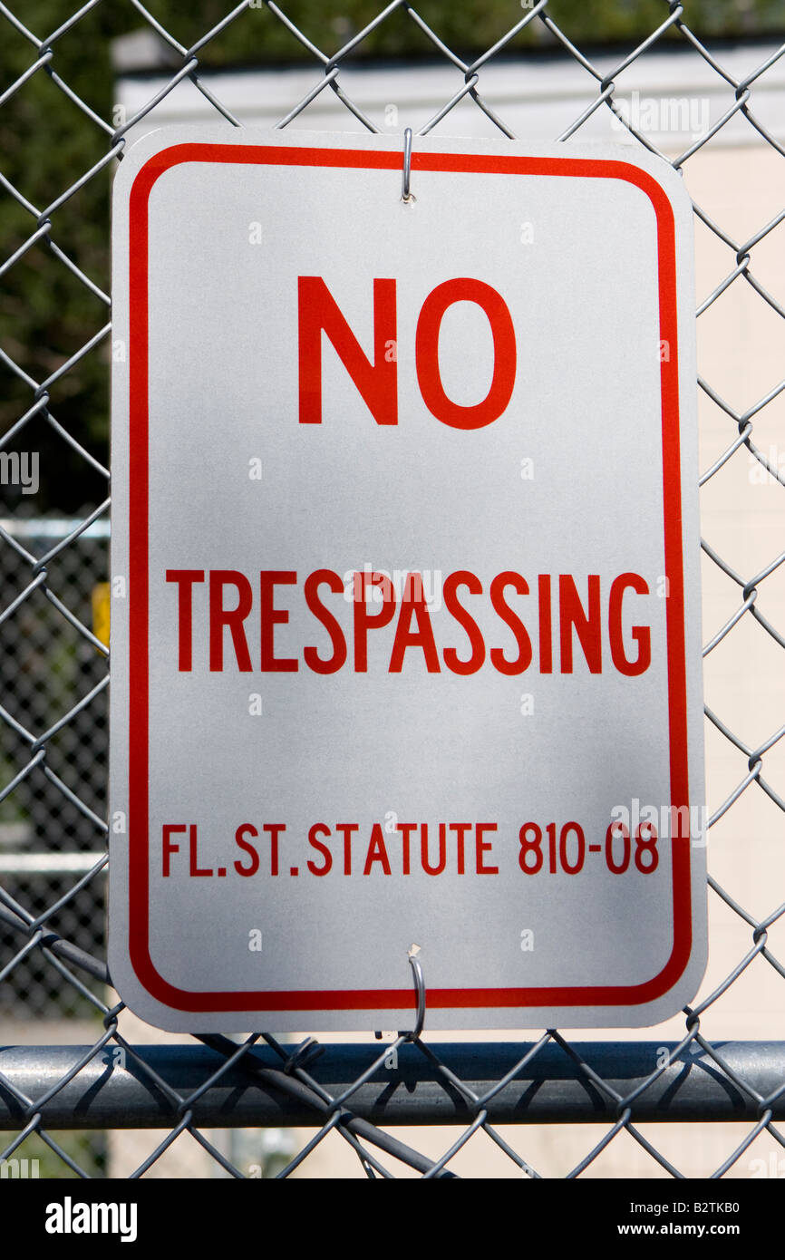 Florida No Trespassing Sign Attached to a Chain Link Fence Stock Photo ...