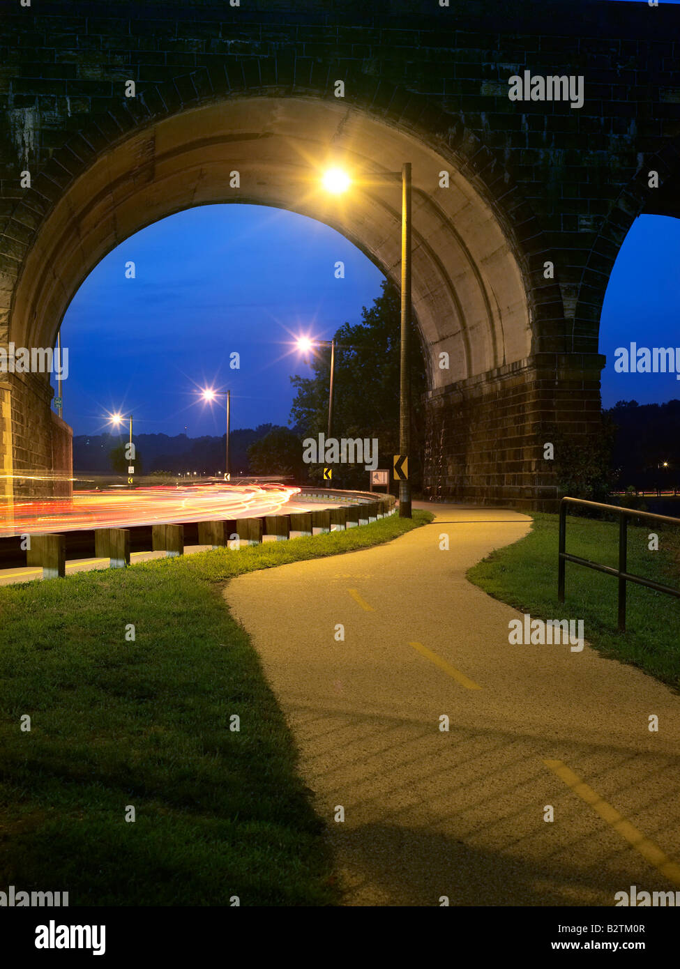 Empty road winding dark street light hi-res stock photography and ...