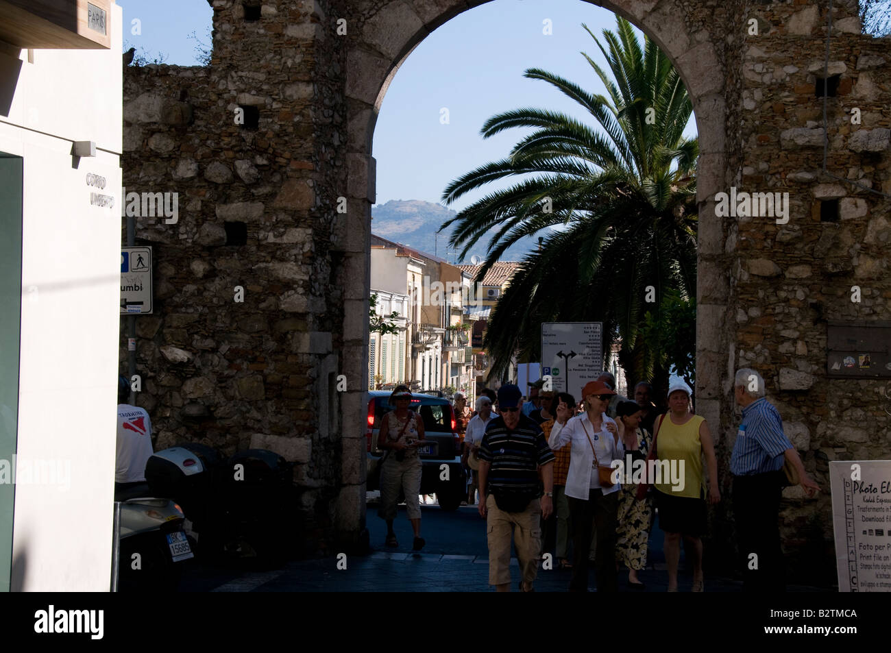 Main Gate, Porta de Messina,Taormina, Sicily, Italy Stock Photo - Alamy