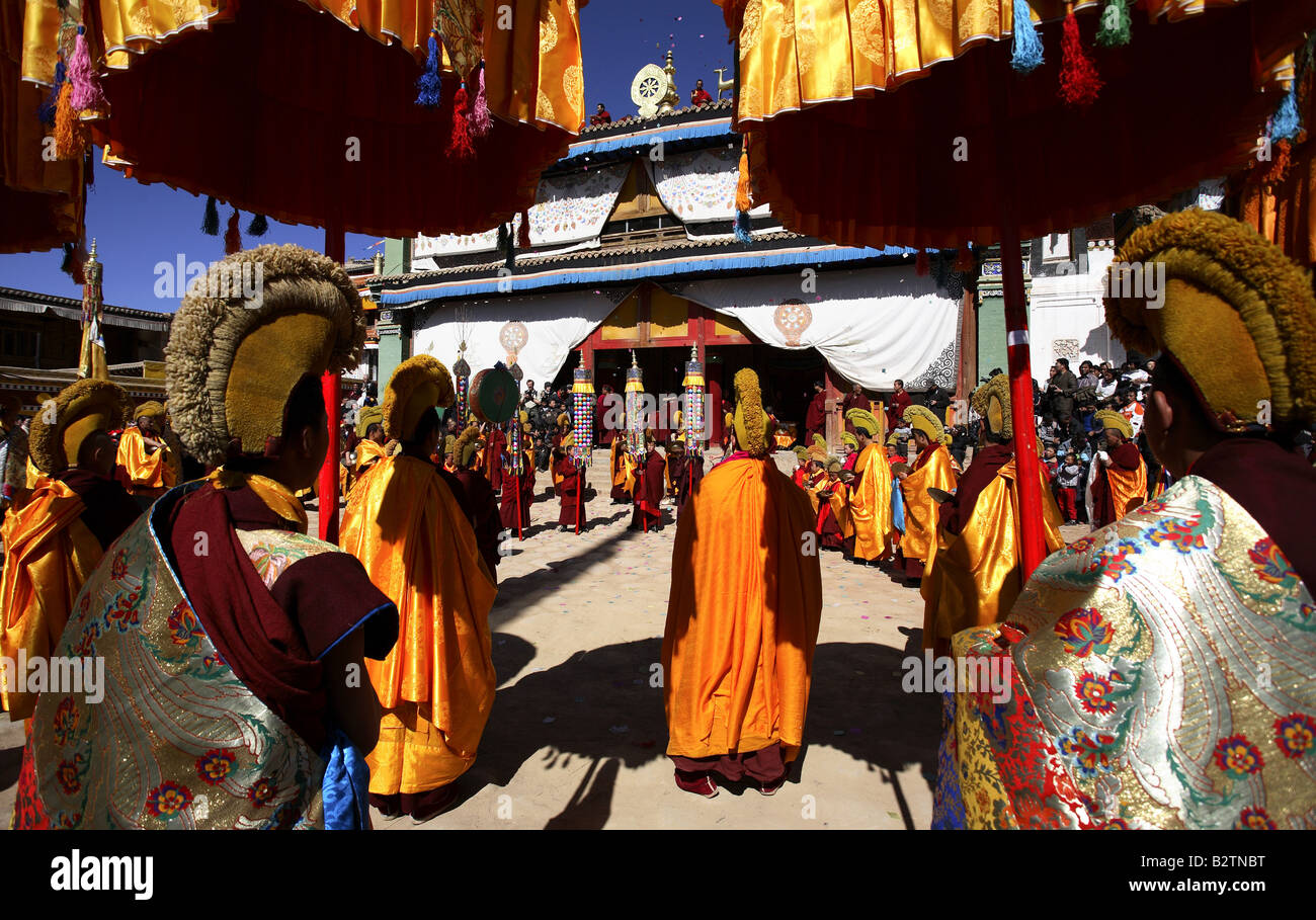 Monks at the lower Wutong monastery Stock Photo - Alamy