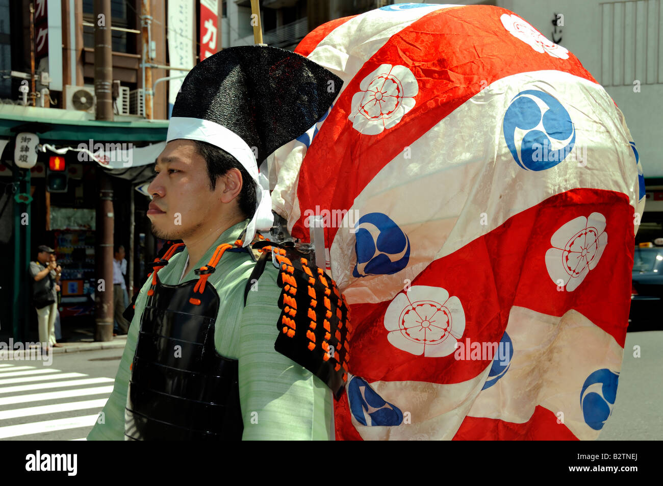 Traditional japanese man hi-res stock photography and images - Alamy
