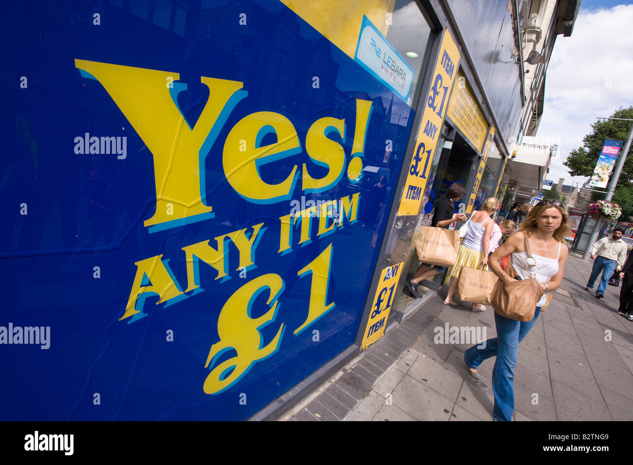 One pound shop hi-res stock photography and images - Alamy