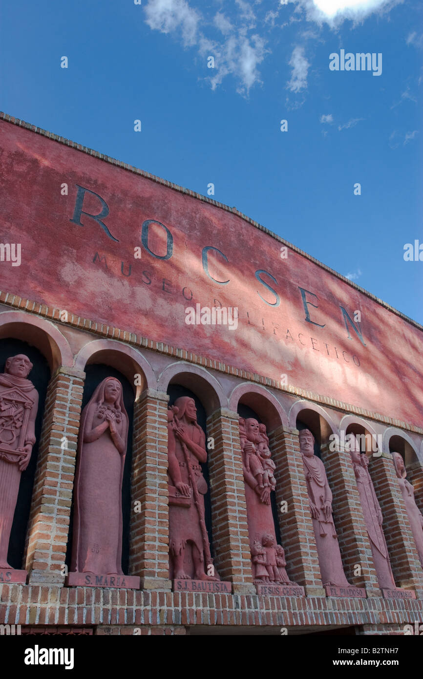 Statues in the front facade of Rocsen Museum (Museo Polifacetico) in ...