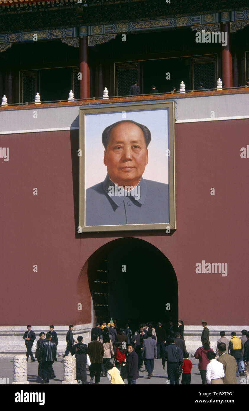 Tiananmen square Portrait of Chairman Mao hanging over arch Red wall ...