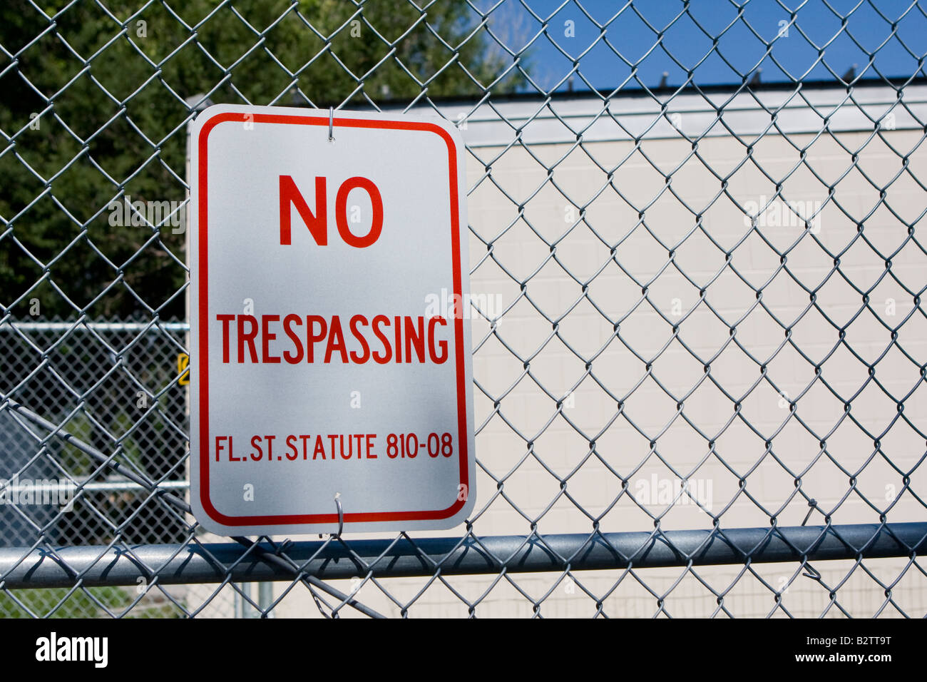 Florida No Trespassing Sign Attached to a Chain Link Fence Stock Photo ...