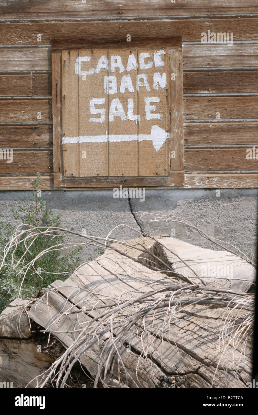 Garage Barn Sale sign Stock Photo - Alamy