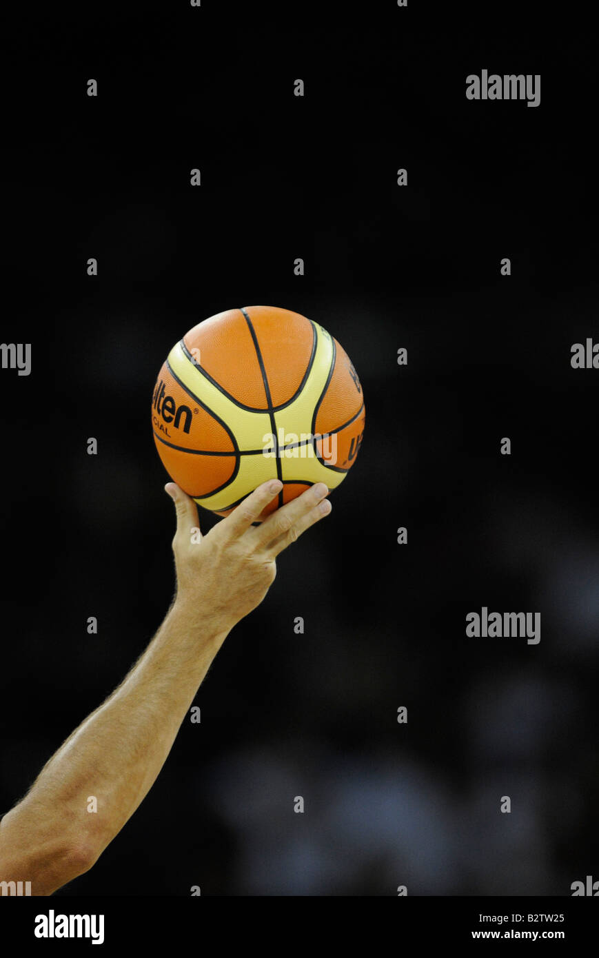 Basketball referee hi-res stock photography and images - Alamy