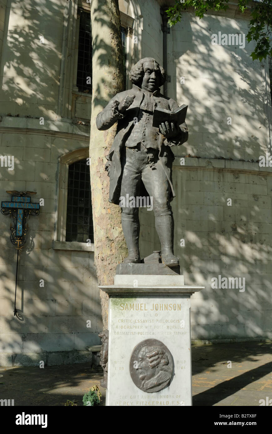 Statue of Samuel Johnson on The Strand, London Stock Photo - Alamy