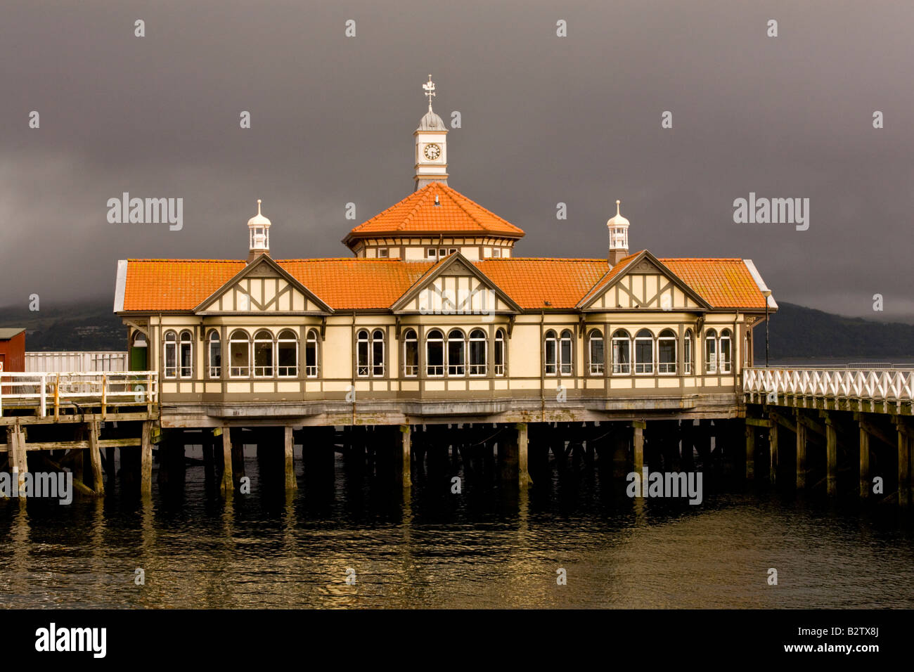 Dunoon pier hi-res stock photography and images - Alamy