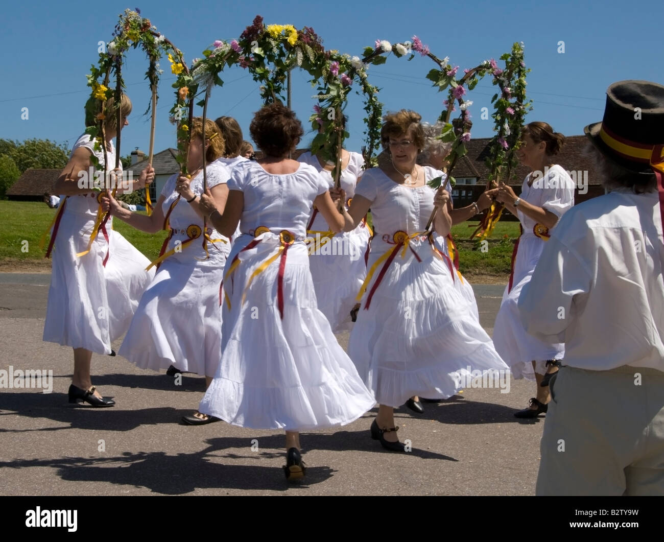 Summer Solstice Morris Dancers, Rushlake Green, East Sussex, England ...