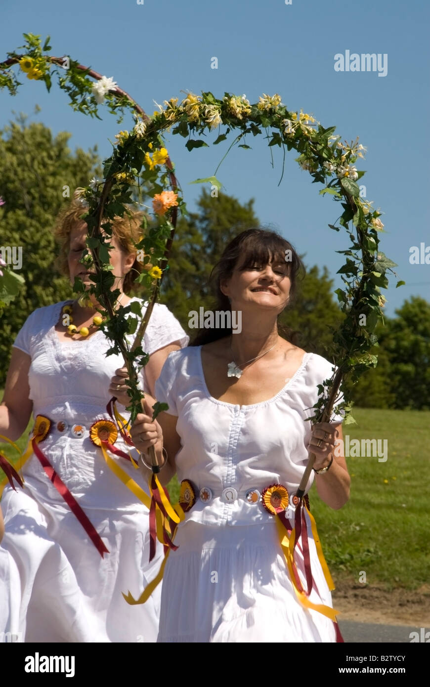 Summer Solstice Morris Dancers, Rushlake Green, East Sussex, England ...