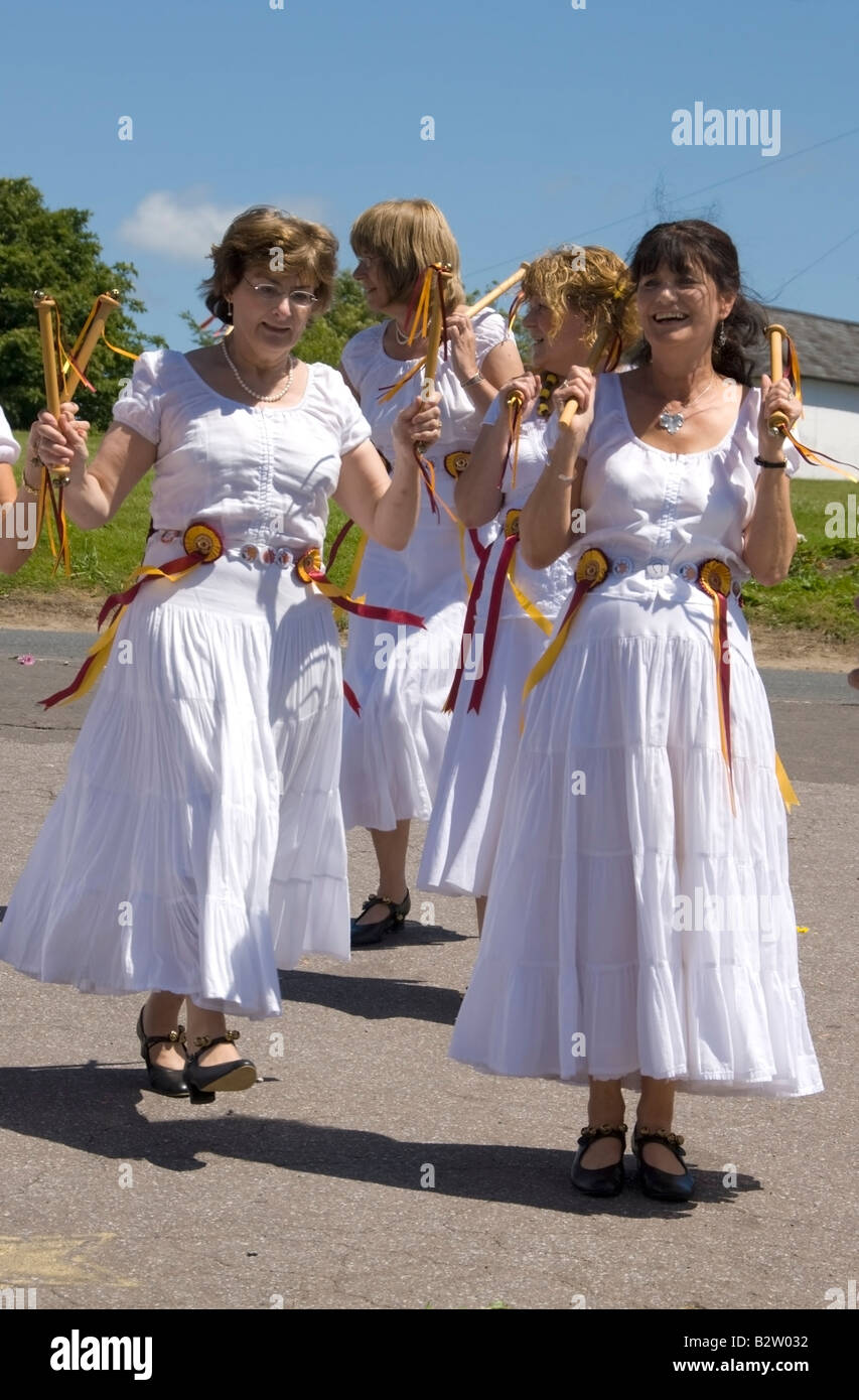 Summer Solstice Morris Dancers, Rushlake Green, East Sussex, England ...