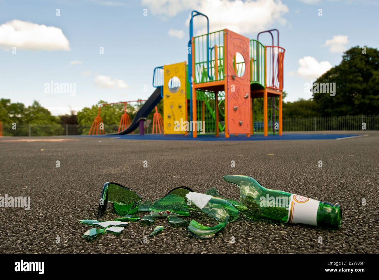 Smashed beer bottles hi-res stock photography and images - Alamy