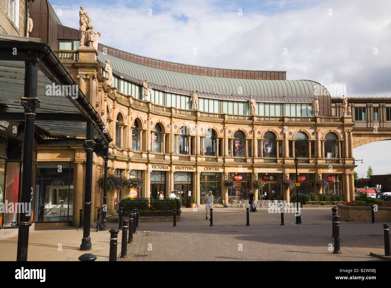 Victoria shopping centre harrogate north High Resolution Stock ...