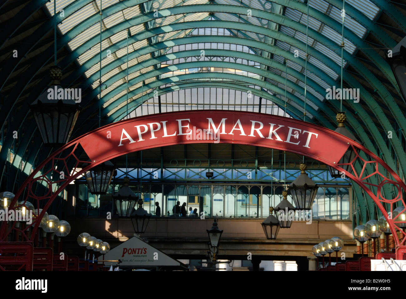 The old covent garden market hi-res stock photography and images - Alamy